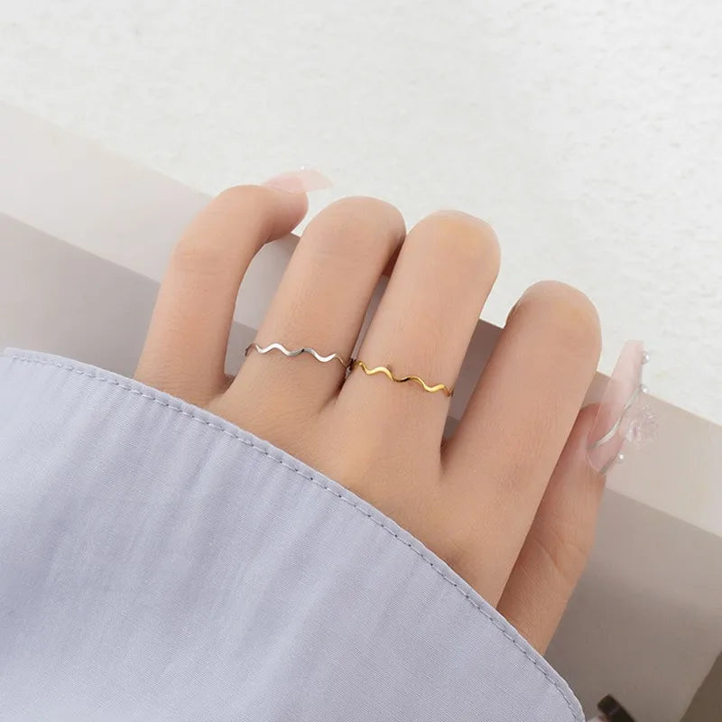Dainty Wave Ring – Huenaut